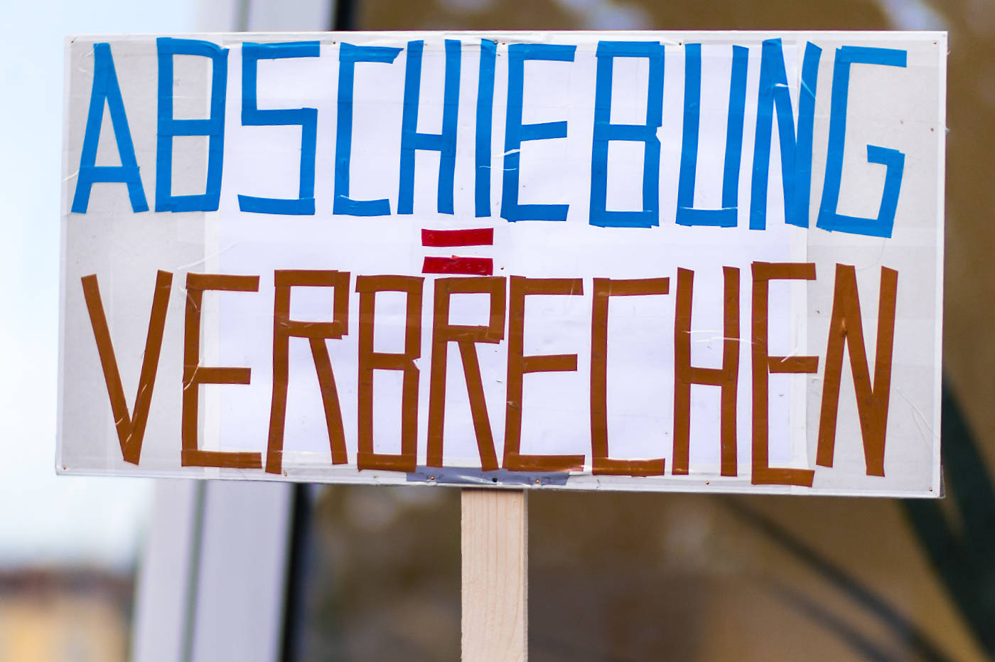 Der Abschieber als Unmensch • SCHLAGLICHTER